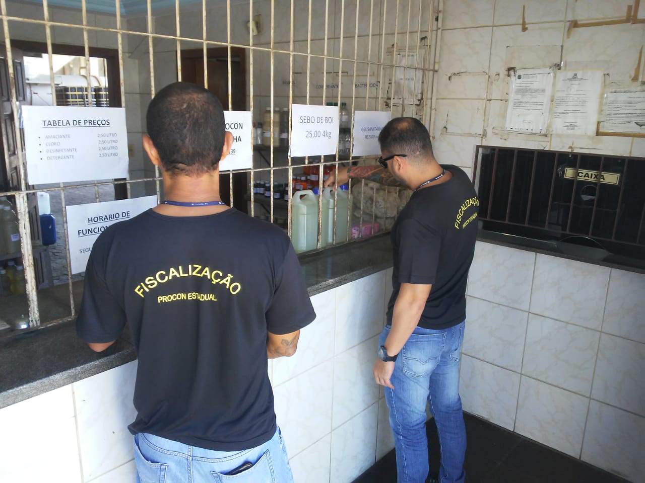 Procon-ES - Procon-ES flagra venda de álcool em gel sem procedência